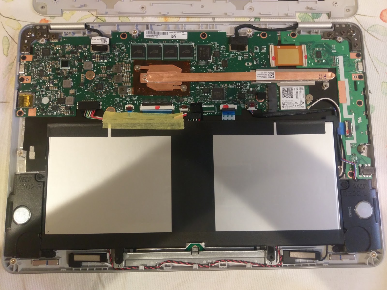 A Look inside the Asus C302 chromebook﻿