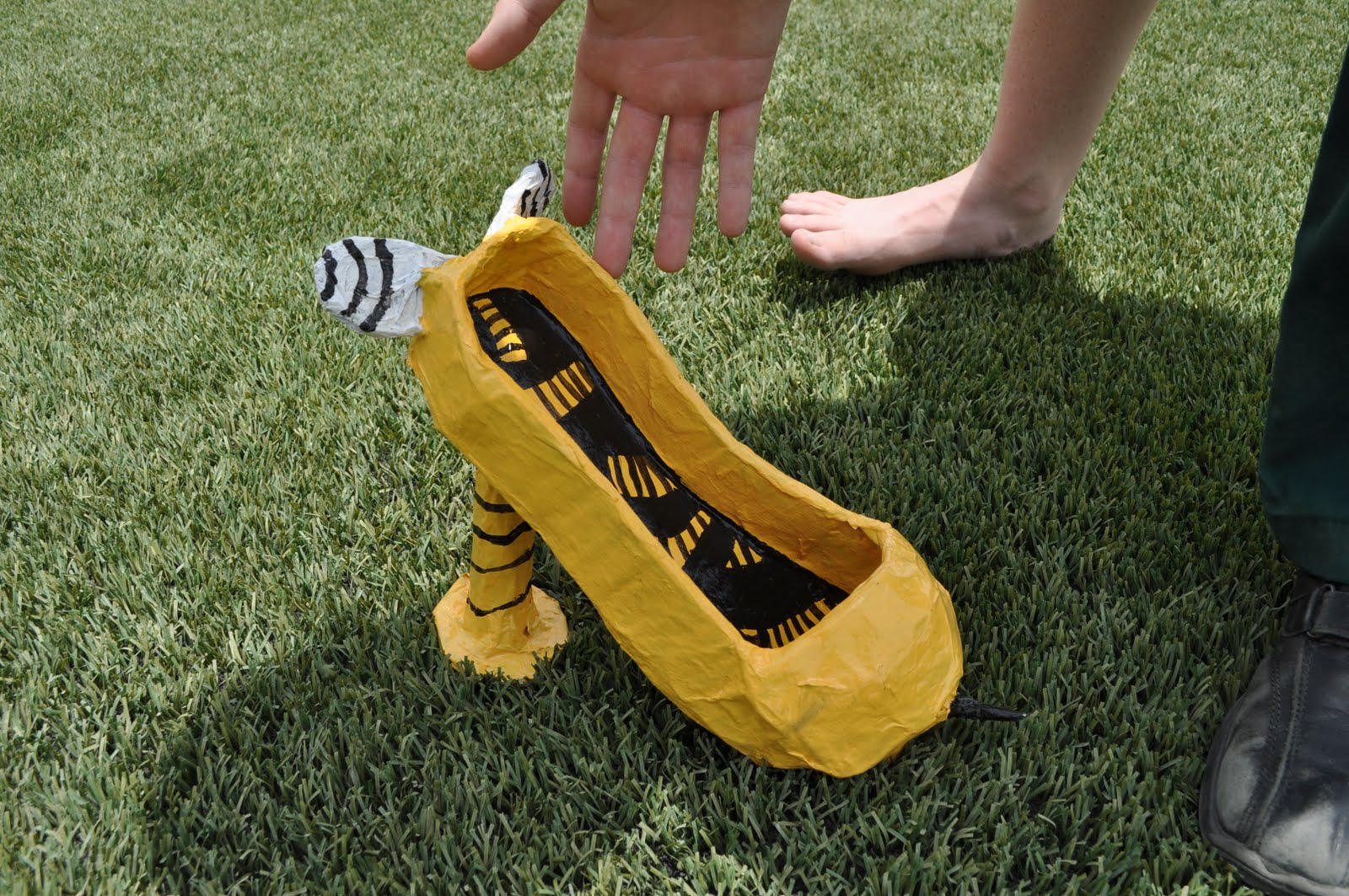 I teach art: Bug Shoe Design