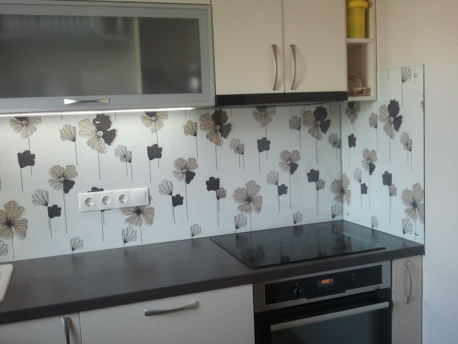 Stikla studija: Virtuves stikla paneļi