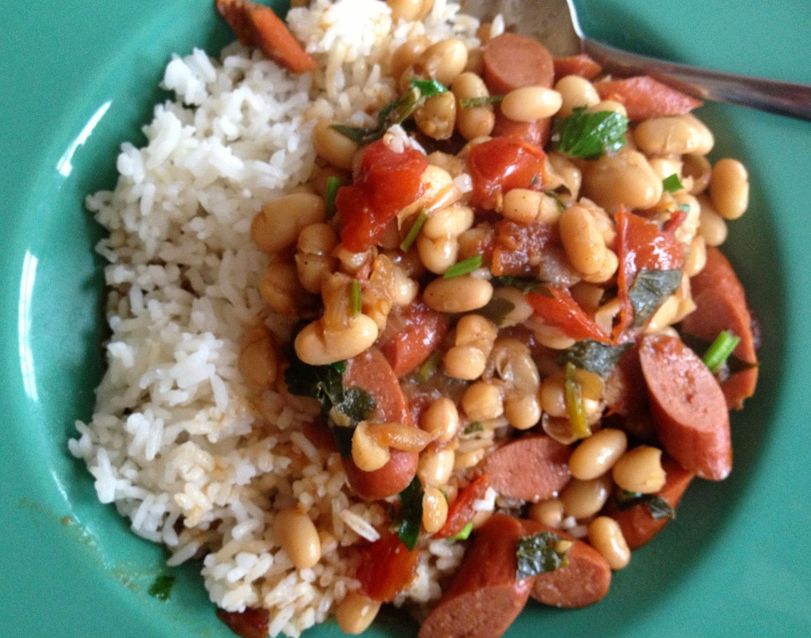 Witte bonen met knakworstjes en rijst