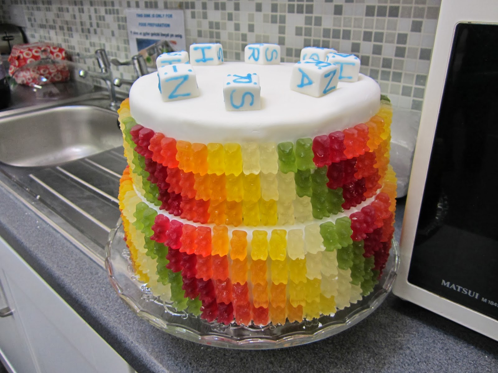 What Katy baked next...: Gummy Bear Cake