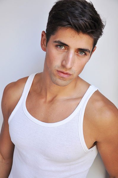 Yuri Boyzz: Alex Elliott