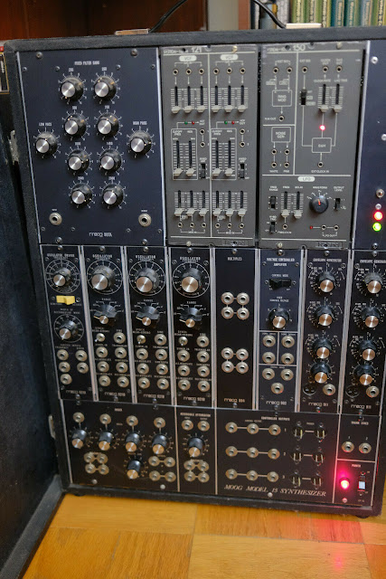 MATRIXSYNTH: Moog System 15 w/ Roland System 100m Modules