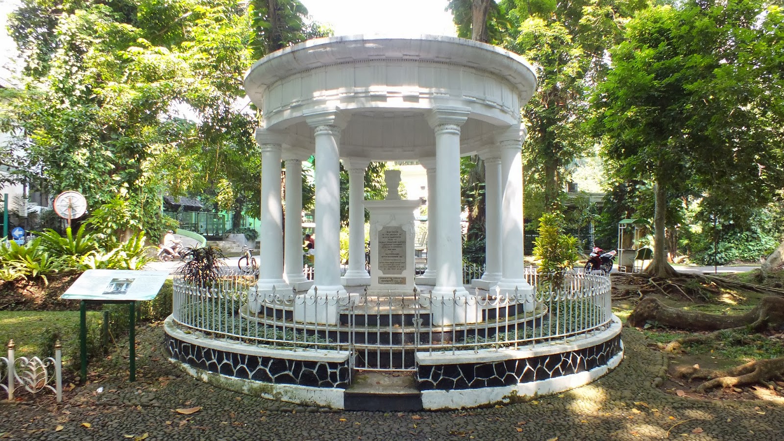 Wisata Kebun Raya Bogor, Ternyata Kebun Botani Tertua di Asia ...