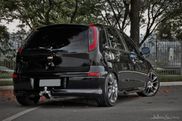 Carros Tuning : Corsa Hatch Maxx Preto Rebaixado Rodas aro 17 Replicas ...
