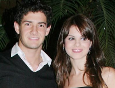 Alexandre Pato with Wife Pics | FOOTBALL STARS WALLPAPERS