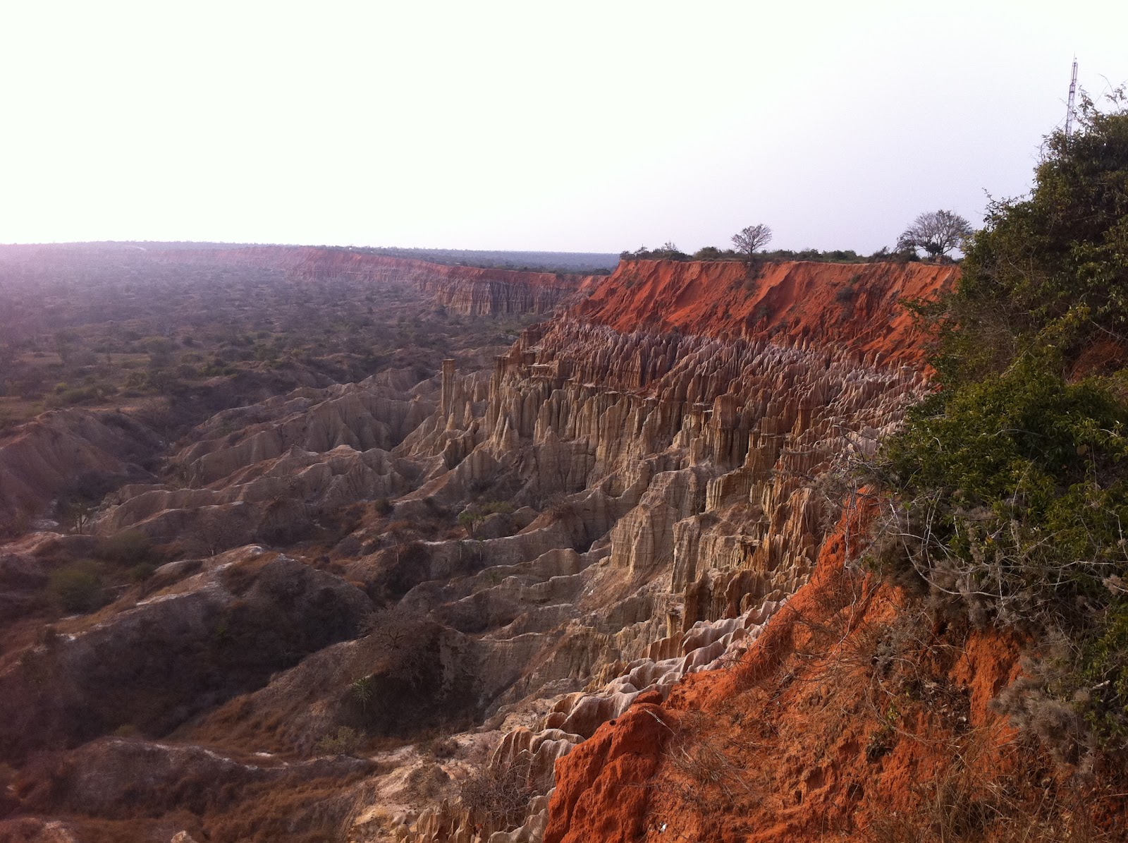 Les Riou en Angola: Miradouro da Lua