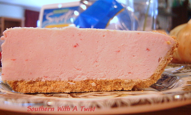 Southern With A Twist: EASY! Strawberry Ice Cream Pie