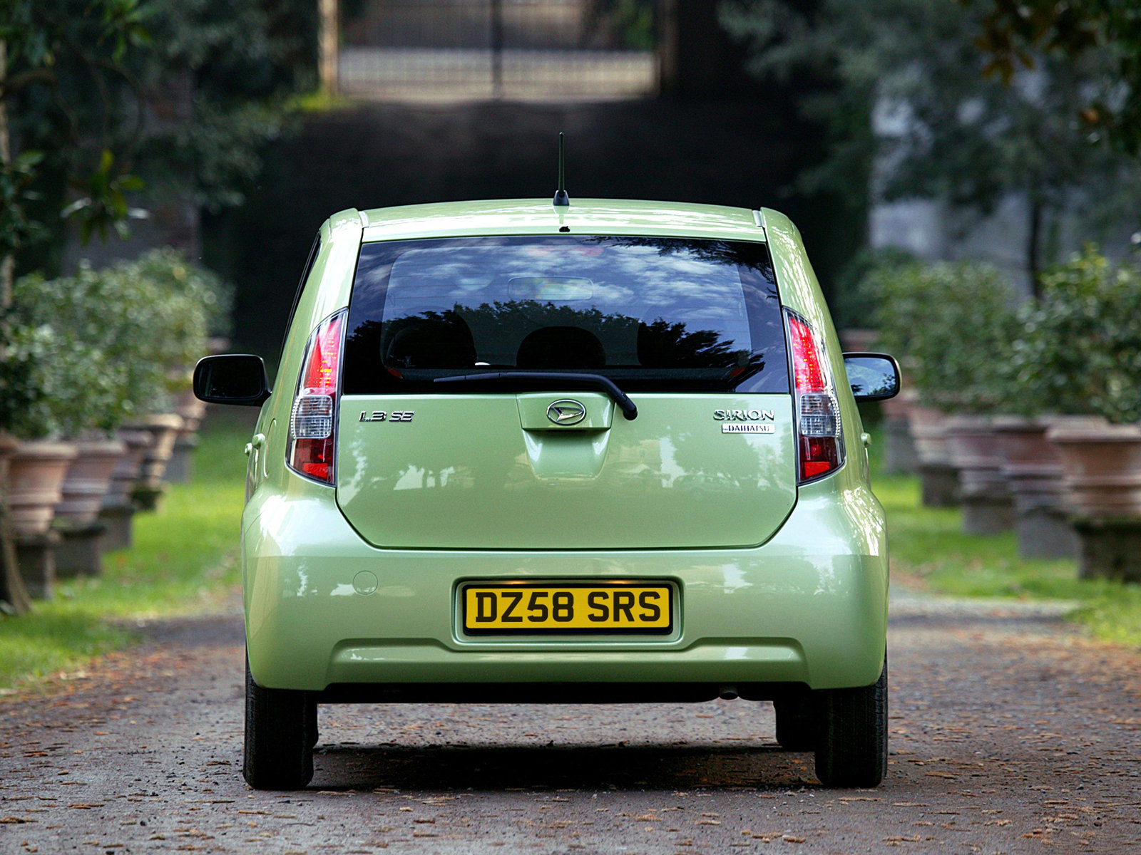 2007 DAIHATSU Sirion car photos