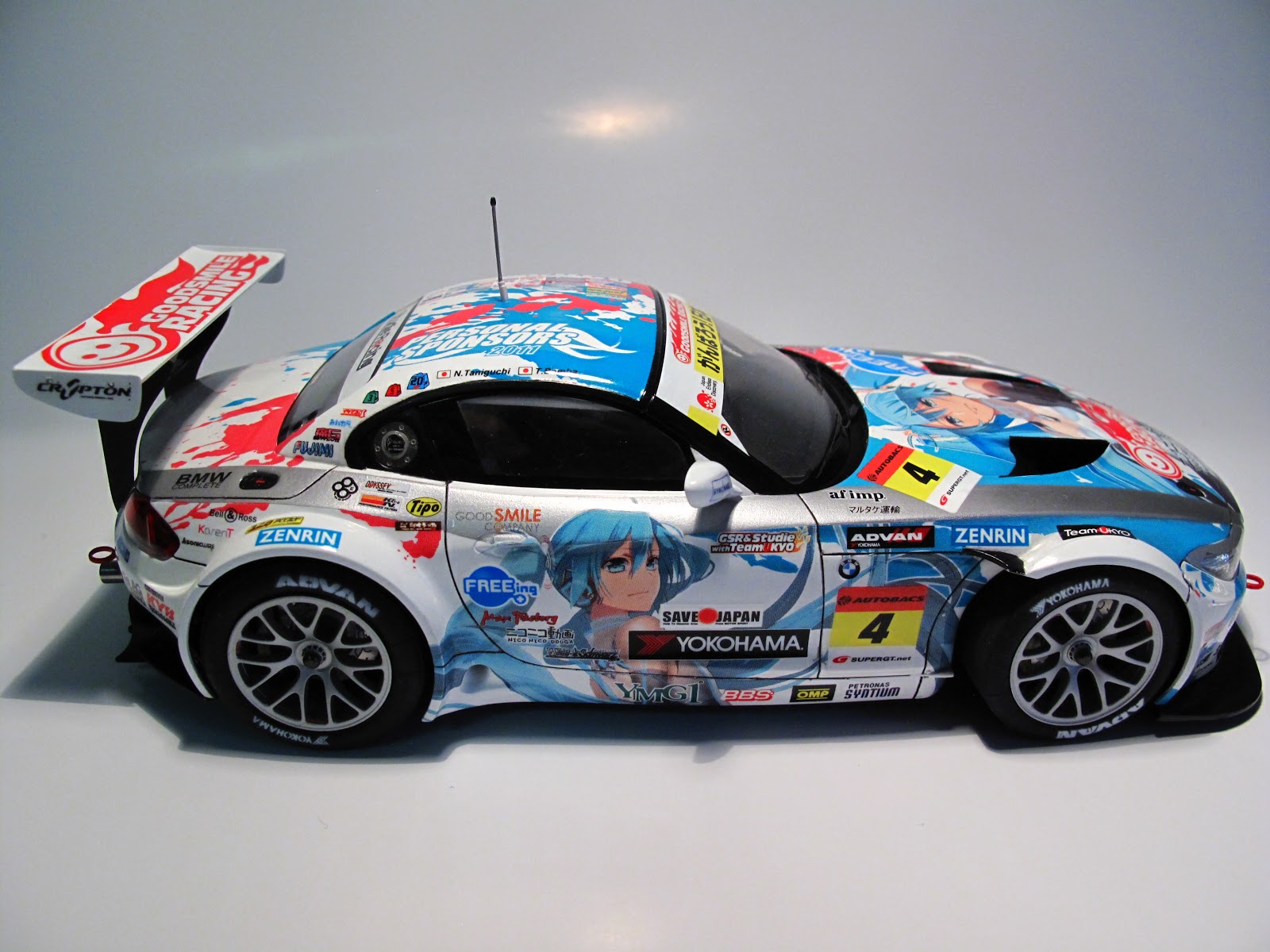 Life on Plastic: BMW Z4 GT3 Miku Hatsune - 1/24 Fujimi (Complete)