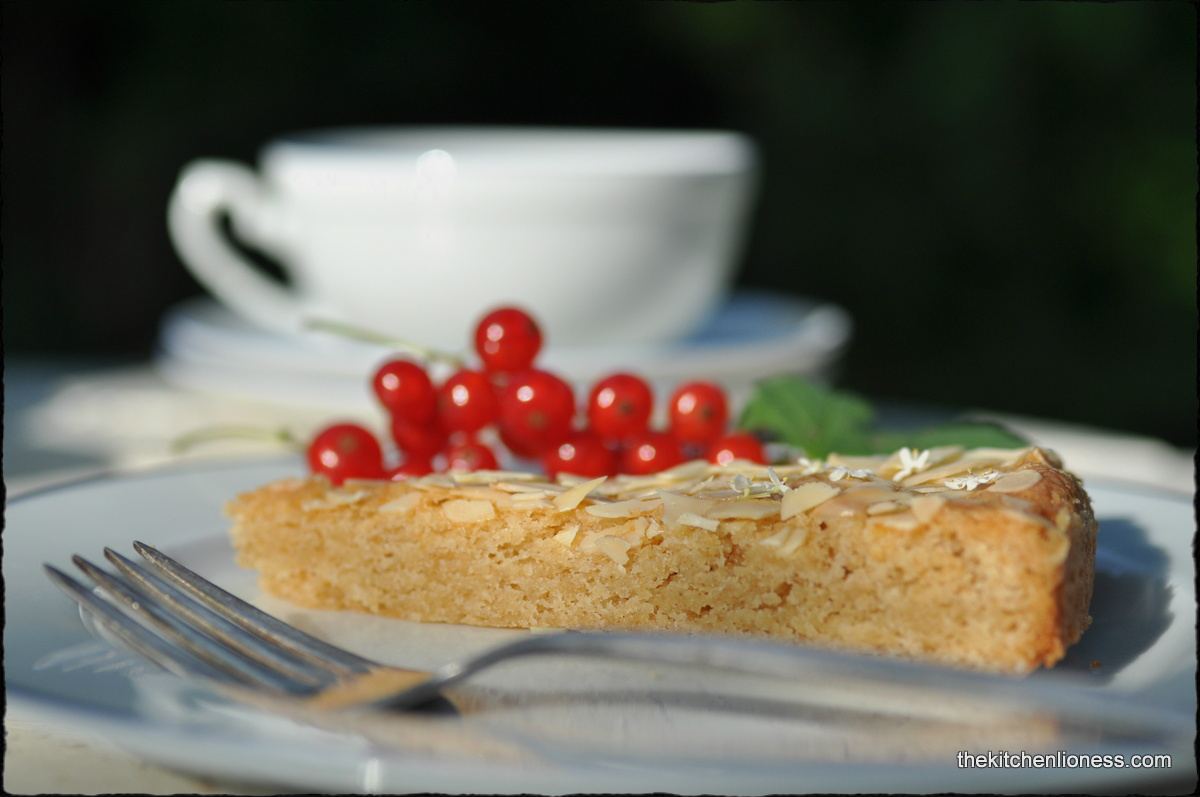 The Kitchen Lioness: Dutch Boterkoek with Red Currants - Holländischer ...