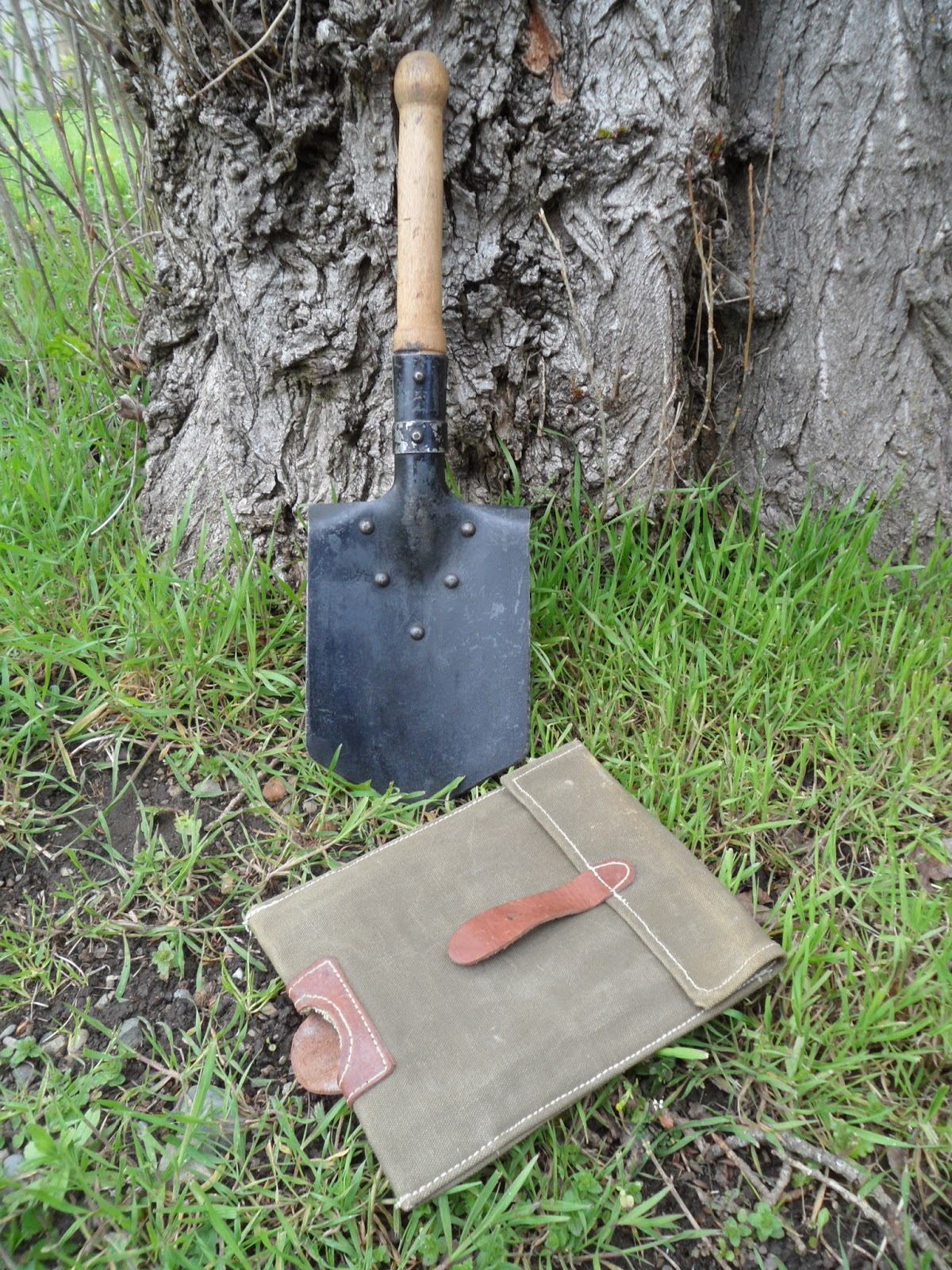 Four Bees: Hungarian Army Entrenching Tool - Shovel, With Cover, Model ...