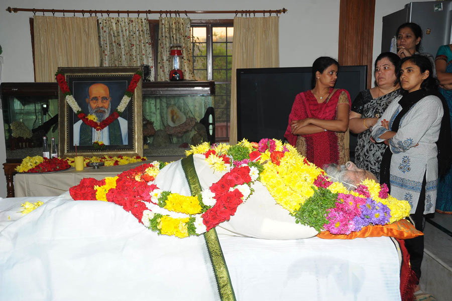 Tollywood Pays Homage to Tripuraneni Maharadhi