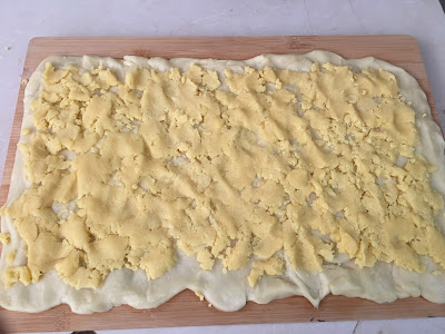 Carlaire: Hopia with sweet white onion filling