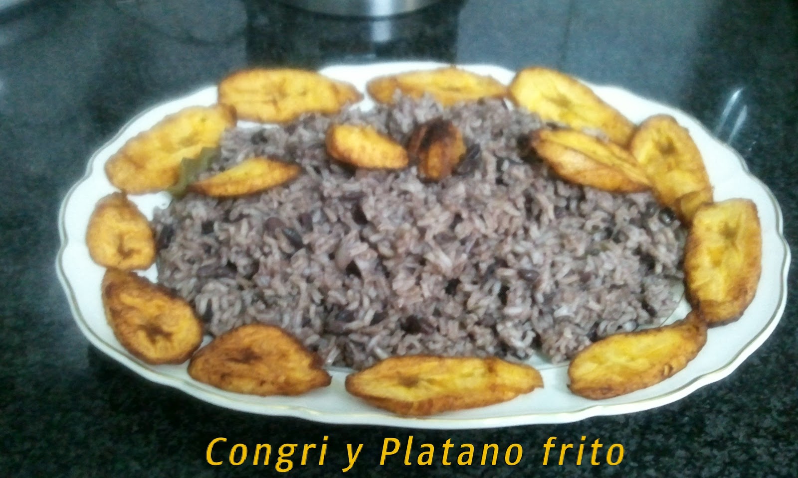 Un momento dulce: ARROZ CONGRÍ CON PLATANO FRITO