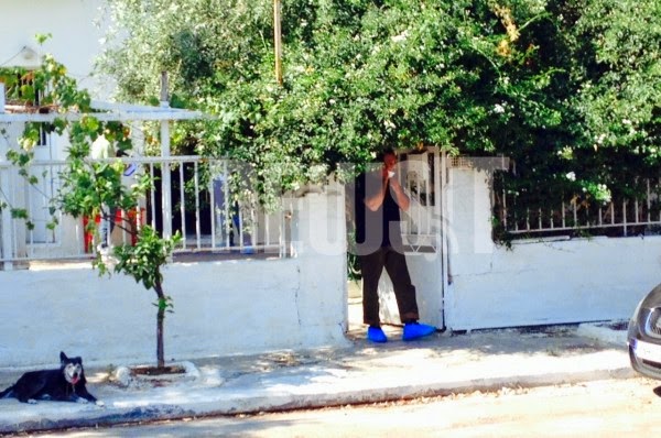 ΣΤΑ ΚΑΜΙΝΙΑ... ΣΚΟΤΩΣΑΝ 83ΧΡΟΝΟ ΜΕΣΑ ΣΤΟ ΣΠΙΤΙ ΤΟΥ ΓΙΑ ΝΑ ΤΟΥ ΠΑΡΟΥΝ ...