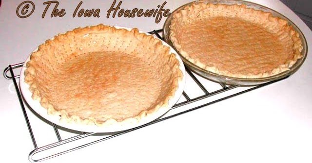 The Iowa Housewife: Basic Pie Crust Recipe