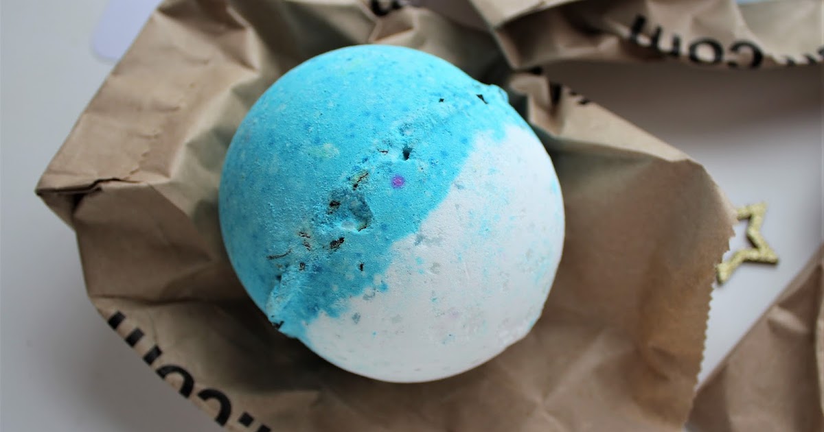 Megan Elizabeth: The Big Blue Bath Bomb Review