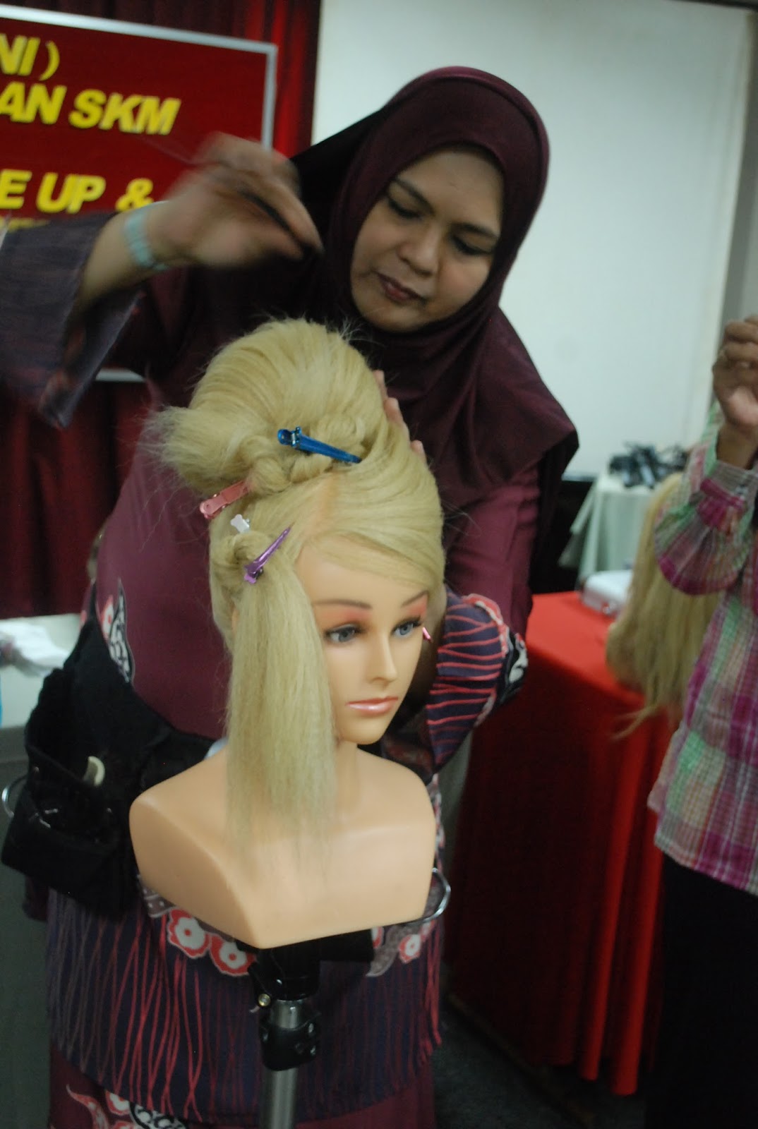 Nuriss beauty saloon and spa Muslimah: Kursus Dandanan Rambut (Avant Garde)
