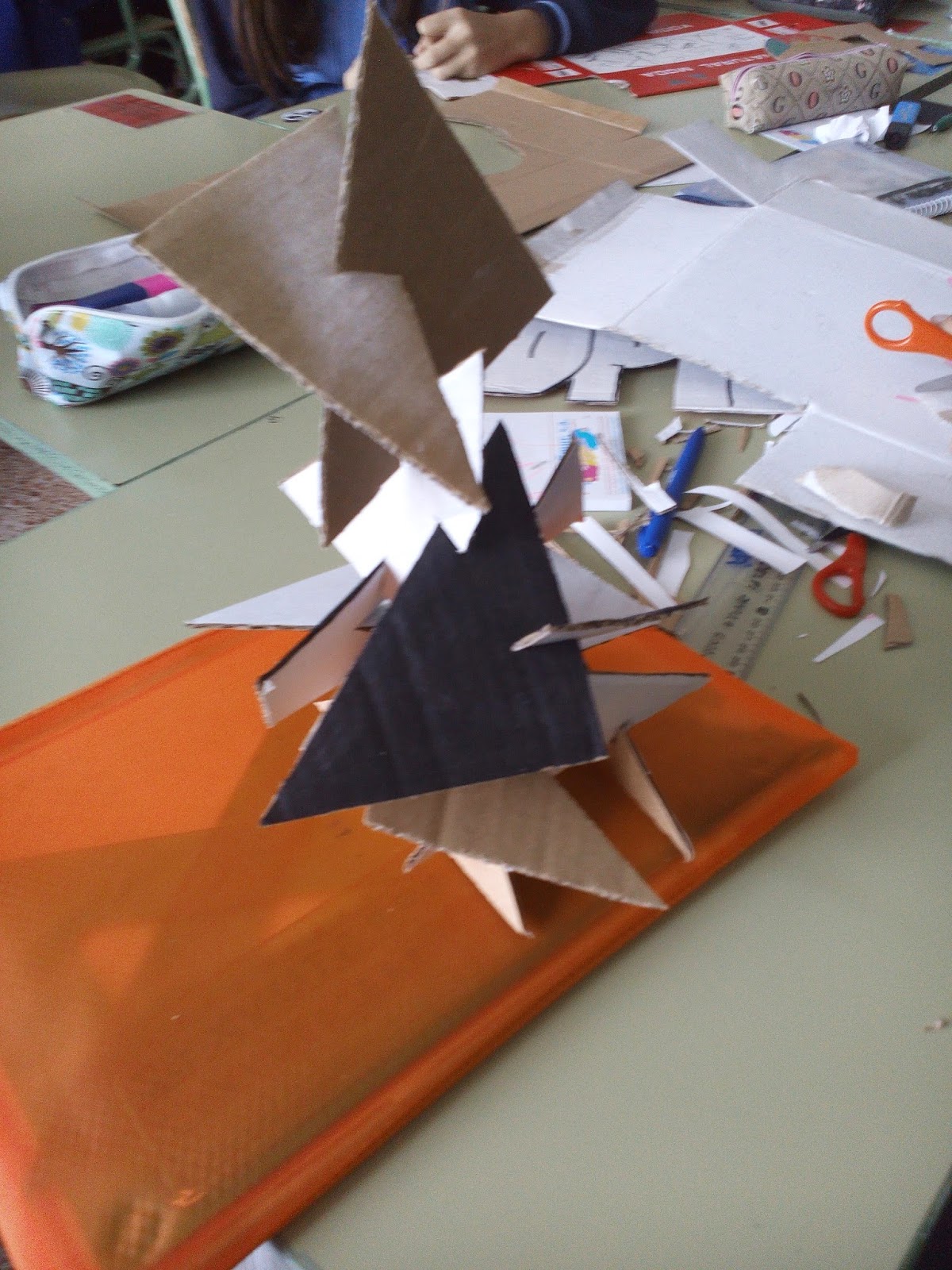 el rincón de senda: ARTE ABSTRACTO Y CARTÓN