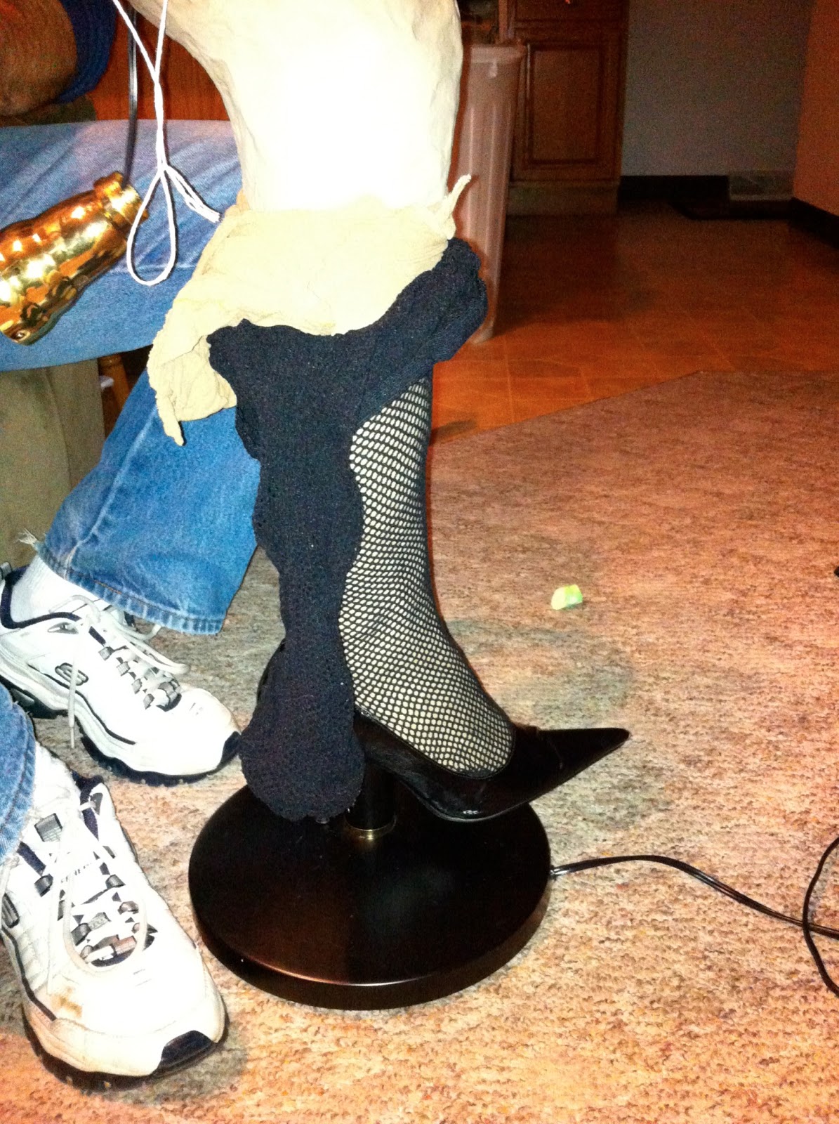 life makes me :): DIY Leg Lamp from A Christmas Story