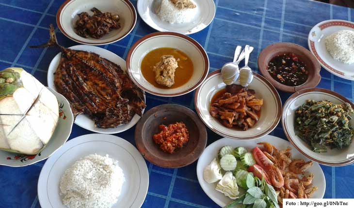 Rumah Makan di Pacitan - PACITAN TOURISM