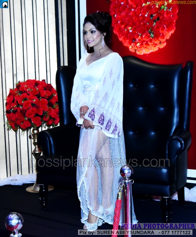 හුහ් මට බුර්කාව අඳින්නද කියන්නෙ? - ශලනි තාරකා