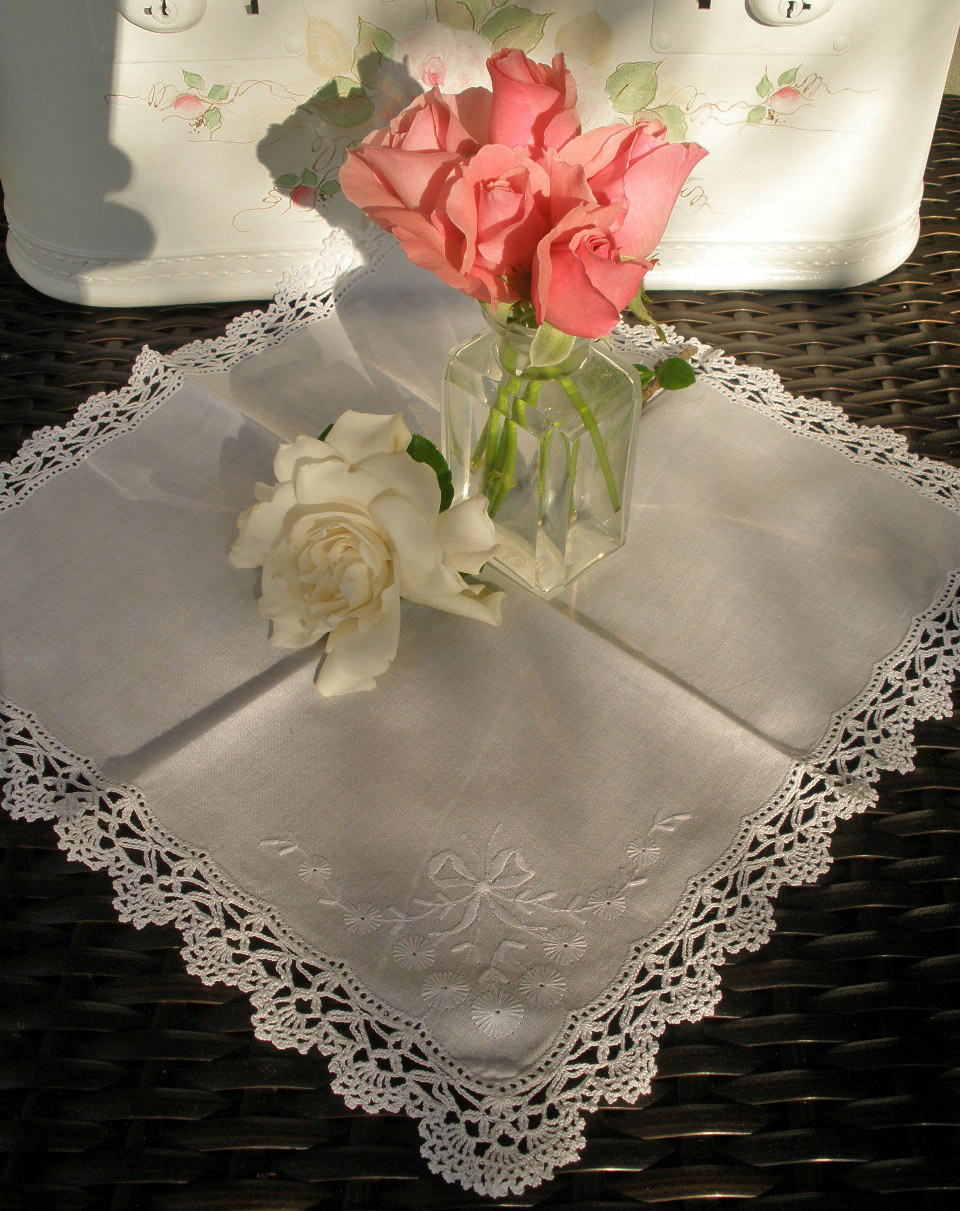 MARIETTE'S BACK TO BASICS: {My Lace Crocheted Handkerchief #1}