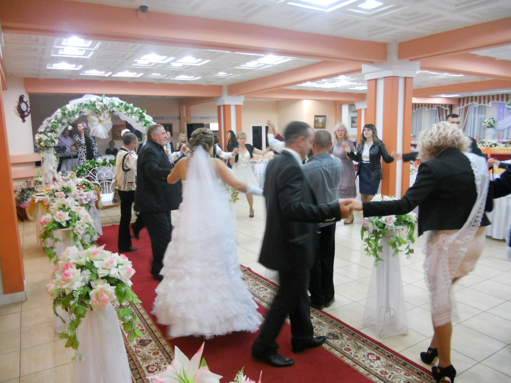 Warren's Moldovan Way: A Moldovan Nuntă -- A Wedding Party