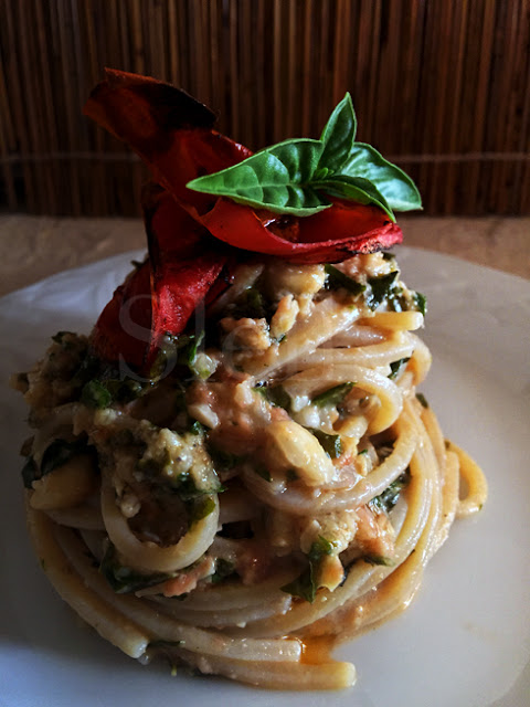 DI PESTO E DI VIAGGI - Chitarrone pasta di Canossa con pesto trapanese ...