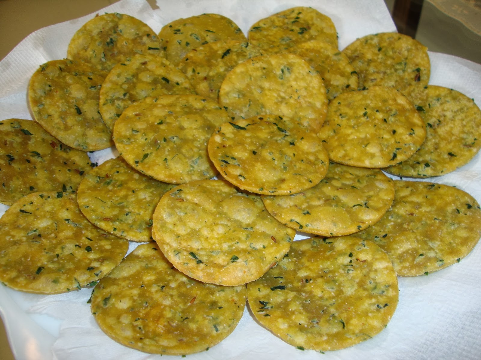 It's a matter of taste...: Methi puri...a great snack