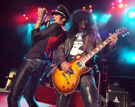 gunsnfnroses: Velvet Revolver Reunite with Scott for One-Off Gig