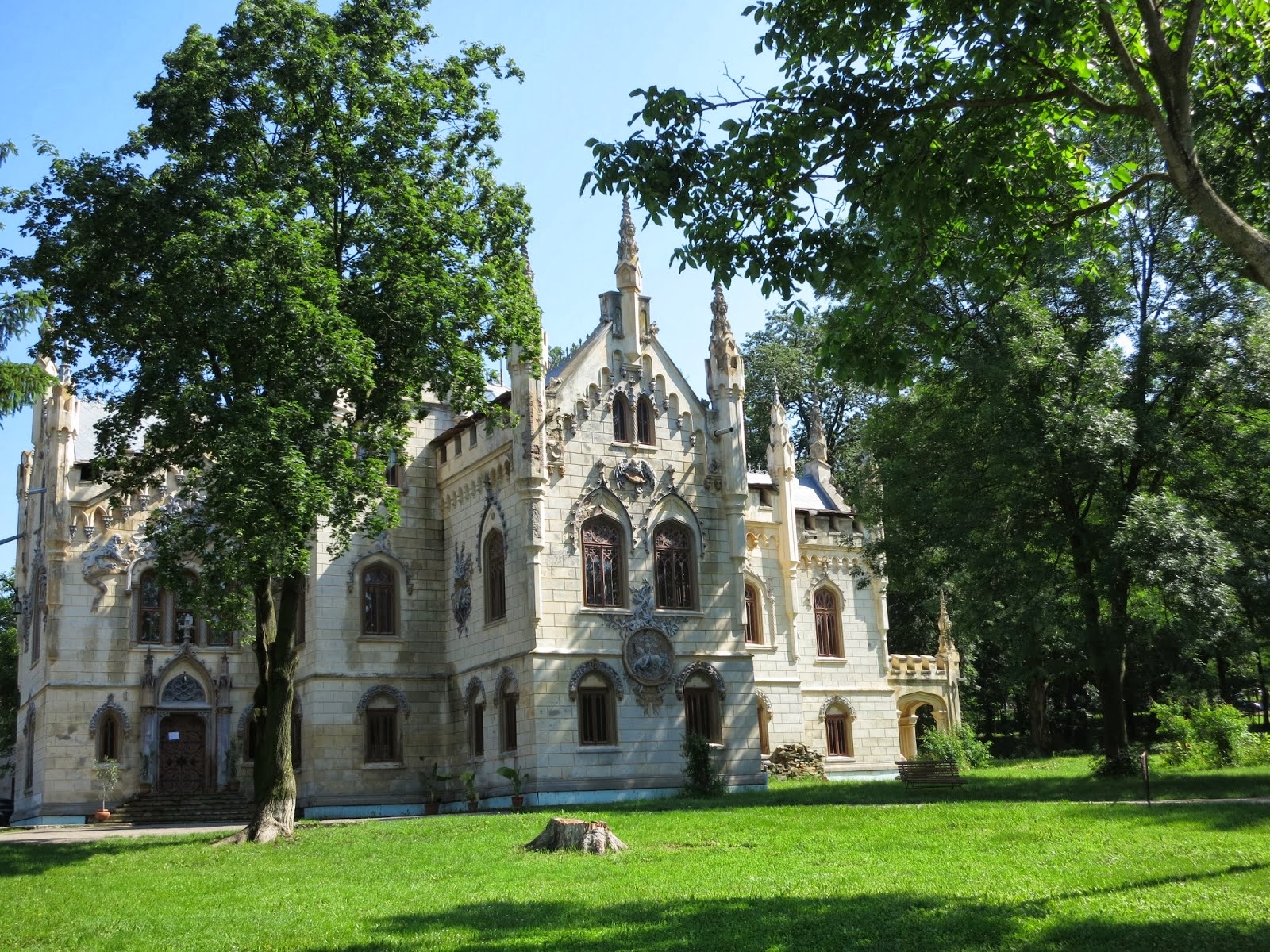 MONUMENTE ISTORICE DIN ROMANIA : Castelul Sturza