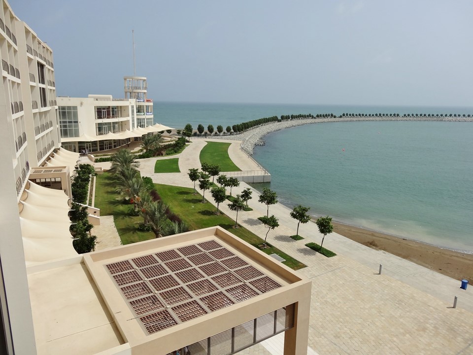 Go with Henry: Life in Five Star Resort Hotel