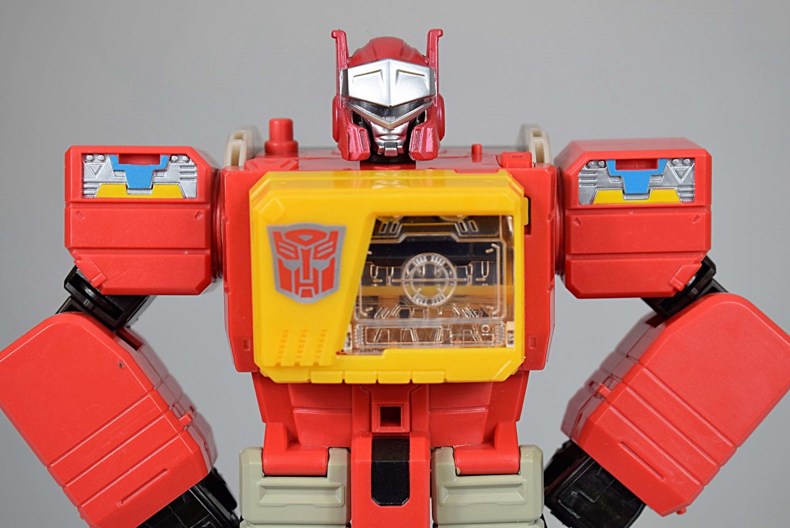 THE LORD OF THE ROBOTS: Twincast & Autobot Blaster - Hasbro Titans ...