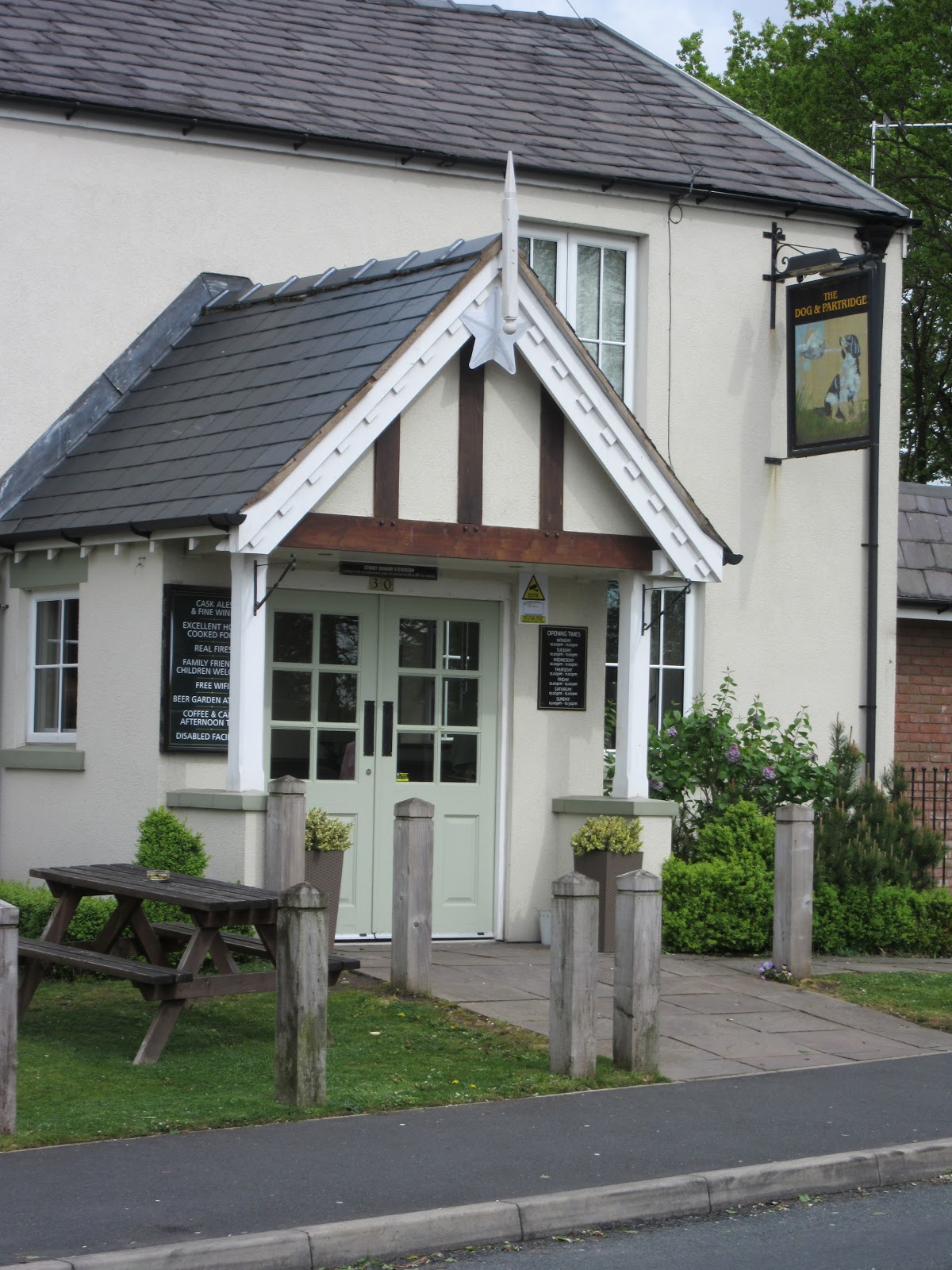 Chorley's Inns and Taverns: Charnock Richard - Dog & Partridge