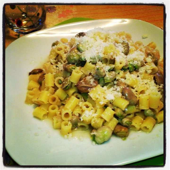 Sicilia in cucina, le ricette: Pasta cca frittedda ri favuzzi e ricotta ...