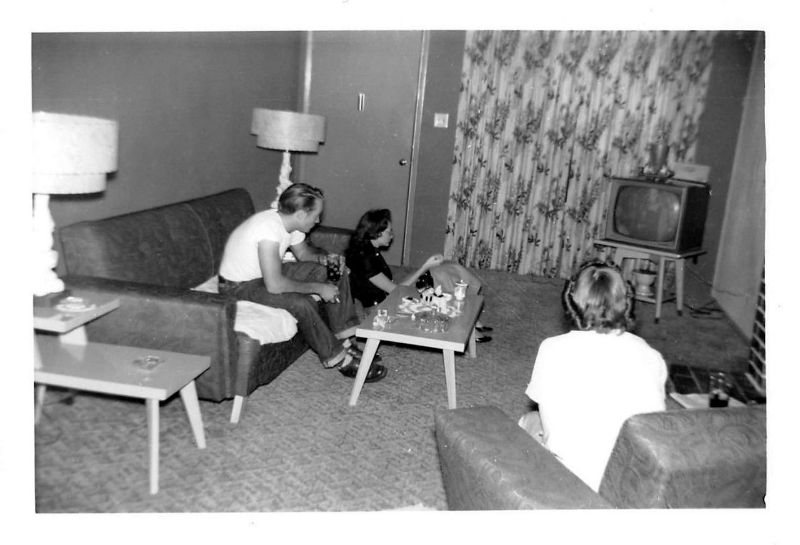 Found Photos That Capture People in the Early Days of Television ...