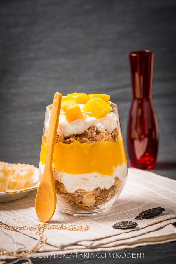 Bucataria cu Mirodenii: Parfait cu branza quark si fulgi de orz