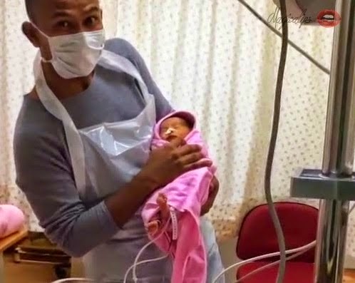 (3 Gambar) Anak Pertama Black Hanafiah Dan Cira Khairy Yang Sungguh Comel