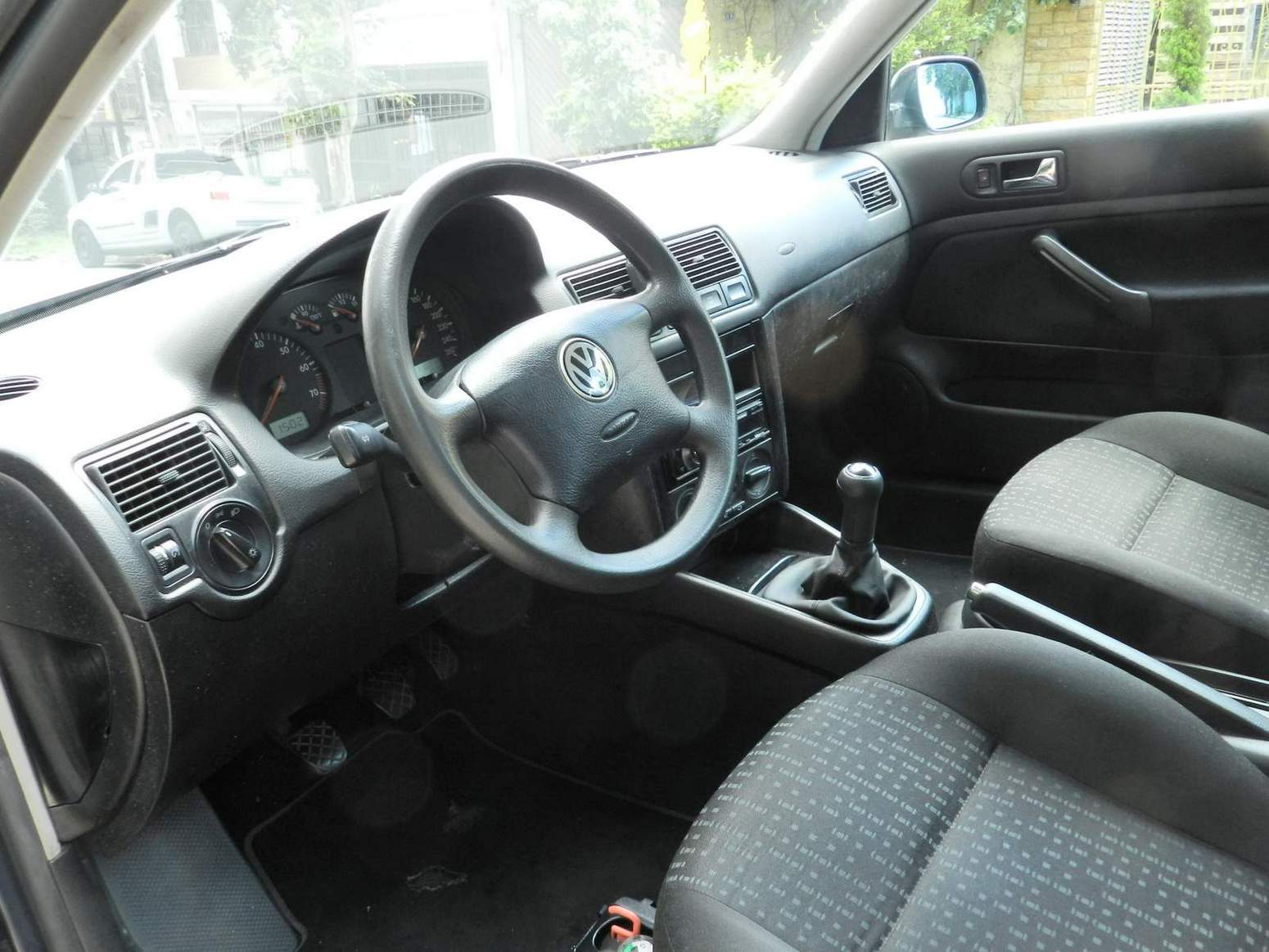 VW Golf SR 2001 com 110 mil km rodados - avaliação e fotos