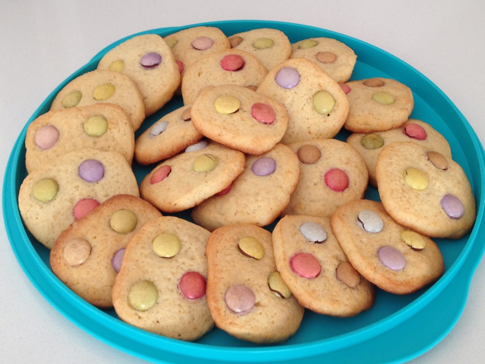 Le Ricette di Nadia: BISCOTTI CON GLI SMARTIES - SMARTIES COOKIES