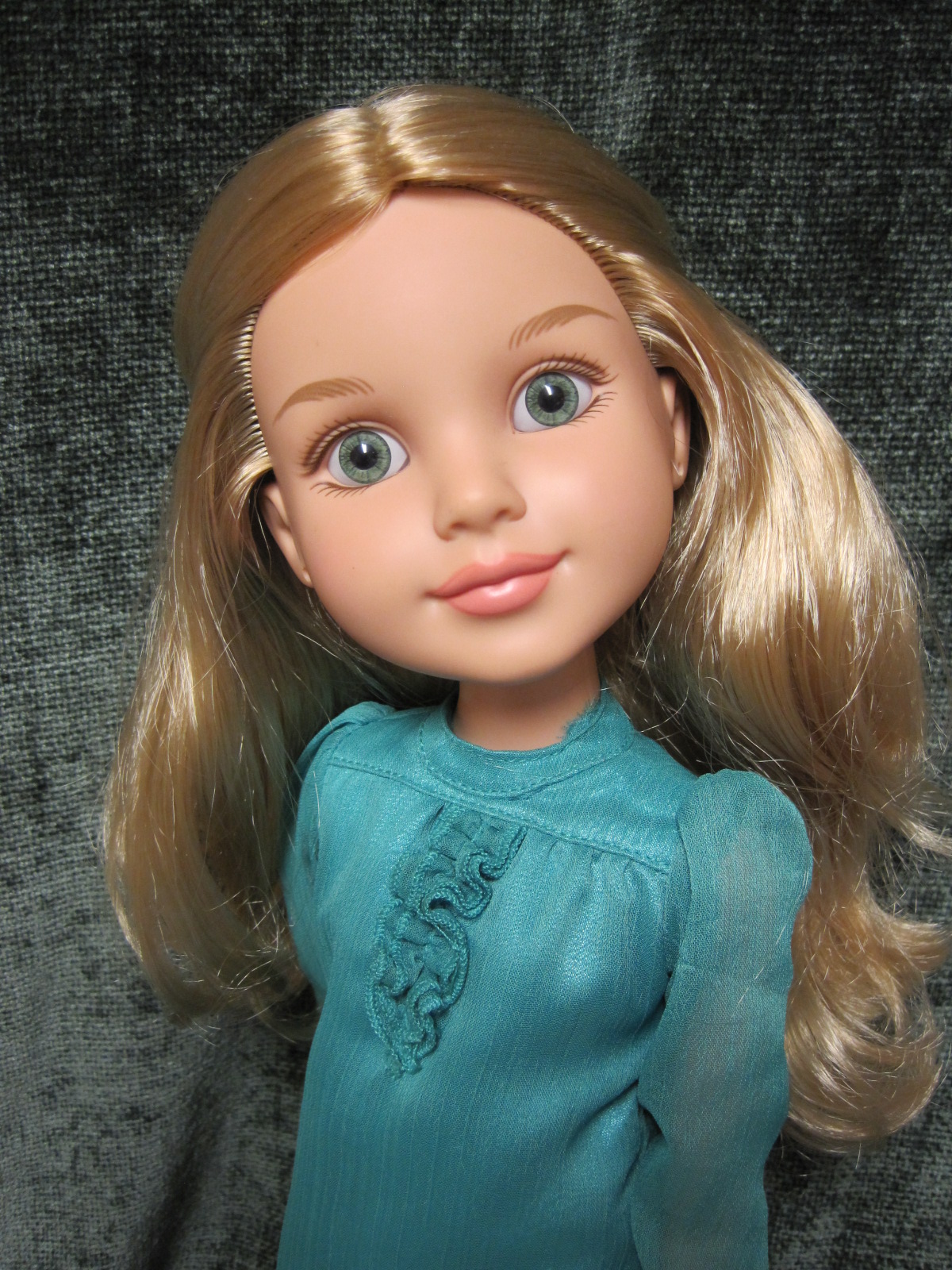 Never Grow Up: A Mom's Guide to Dolls and More: BFC Ink Doll Review ...