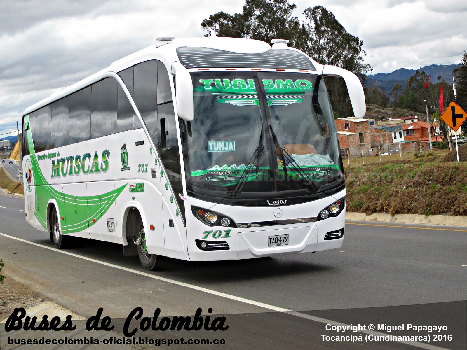 Universal de Expresos 701