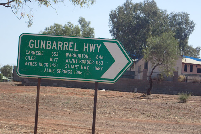Jo & Stephen & a 4x4: Gunbarrel Highway & Carnegie Station
