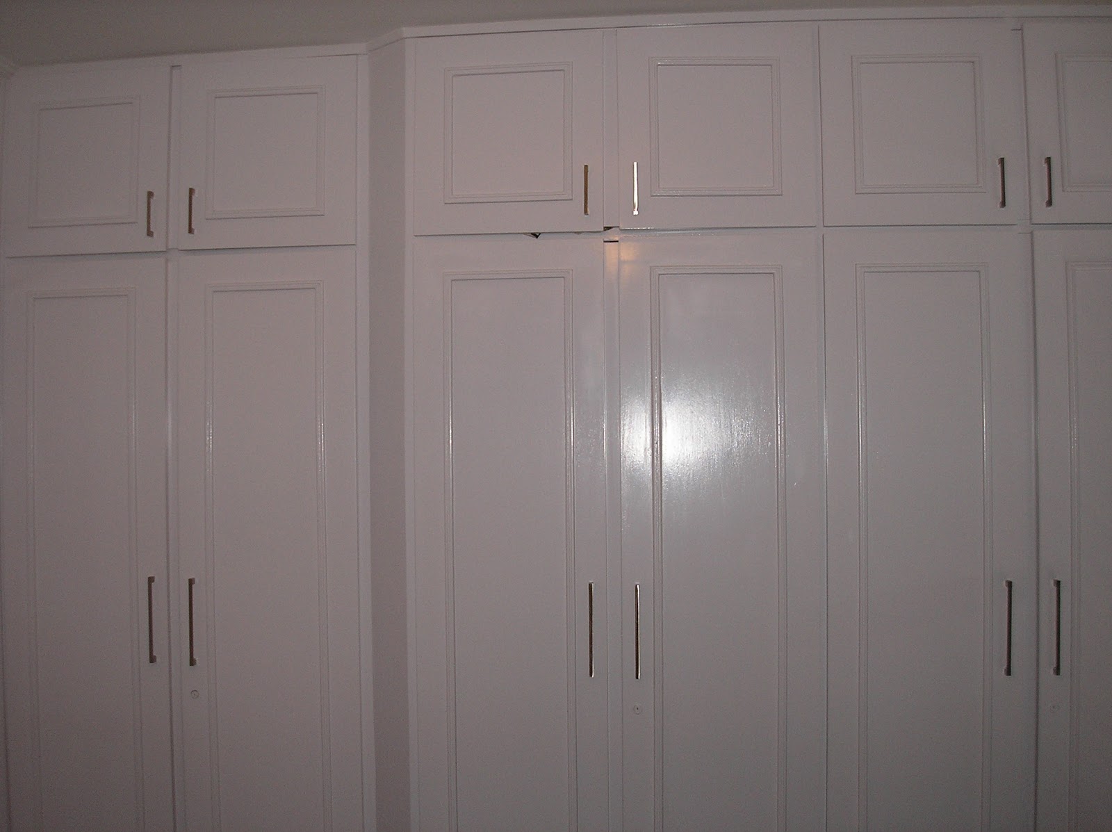 amigos de pêlo móveis: Guarda roupa velho, é só pintar.