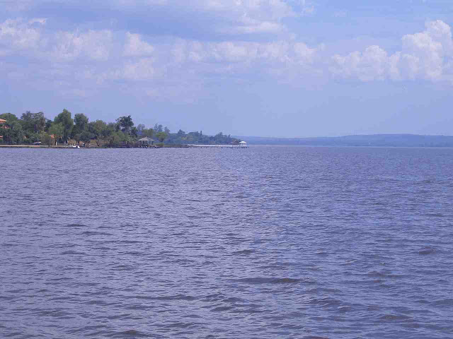 Camino al Paraguay: San Bernardino y El lago azul de Ypacarai, símbolos ...
