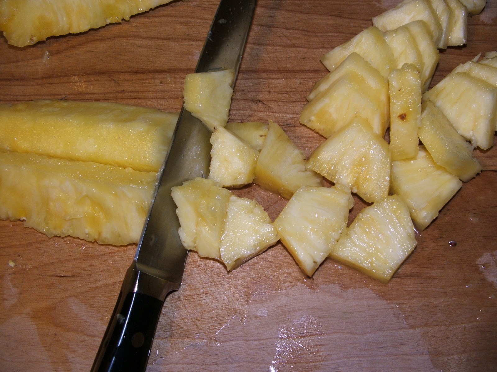 God's Growing Garden: The Basics - How to Cut a Fresh, Whole Pineapple