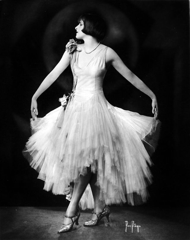 40 Fabulous Photos of Classic Beauties Who Defined the 1920s Women's ...