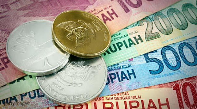 Advantages and disadvantages of paper money vs coin